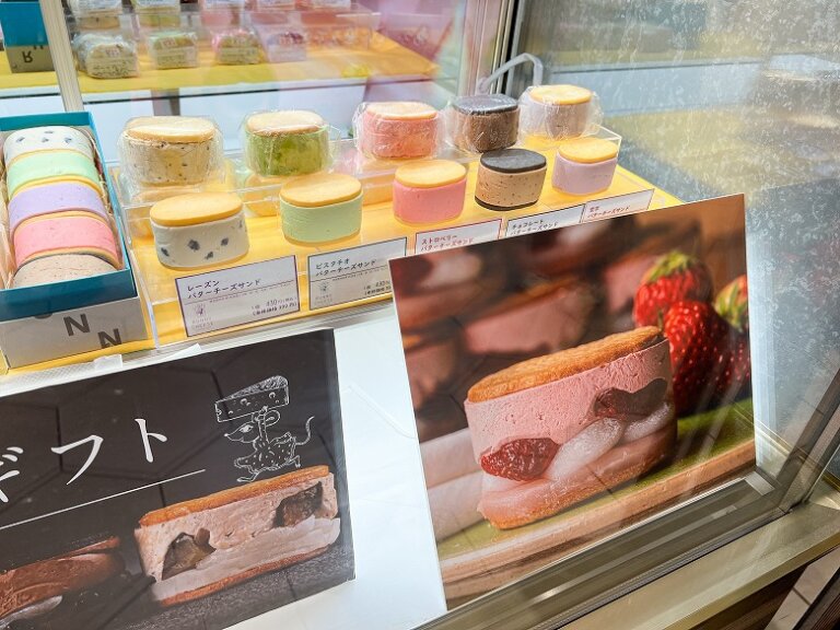 【RUNNY CHEESE 羽二重バターチーズサンド5種アソート 実食レビュー】フワっとしたバタークリームにもちもち羽二重餅と特製あんこがサンドされたプレミアムなバターサンド | ショコラフル